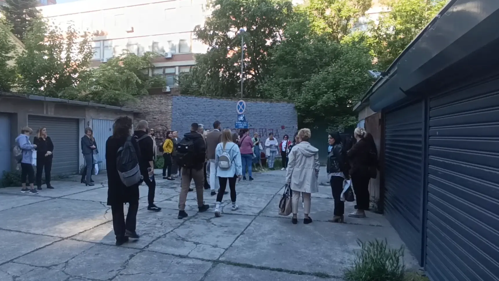 Grupa studenata u blokadi i pristalica opozicije i dalje blokira Viši sud u Novom Sadu